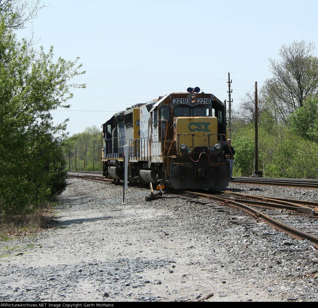 J721 backs into the siding to pick up the 3 cars
